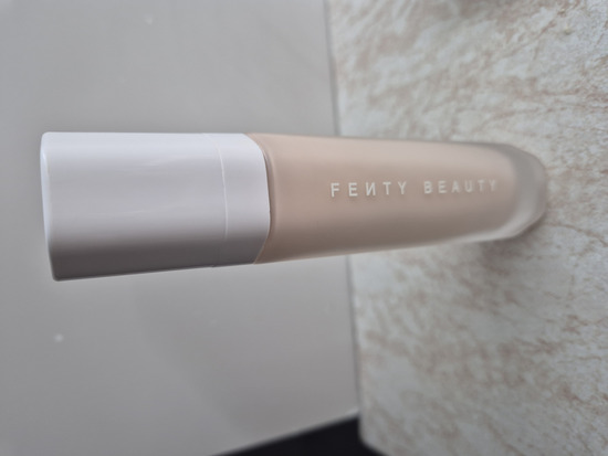 Fenty Beauty soft'lit puder 120