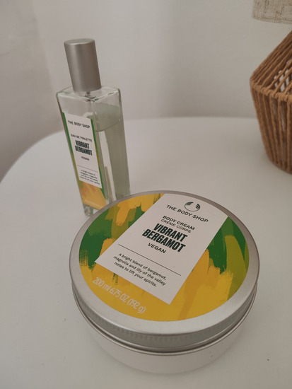 Body shop toaletna voda i krema za telo