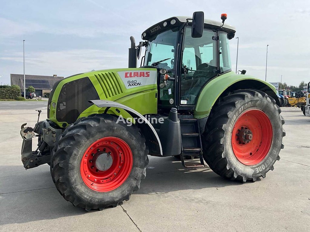 Prodaje se Claas 840 Axion traktor točkaš na aukciji