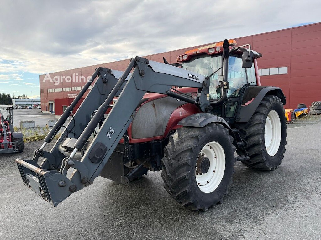 Prodaje se Valtra T-180 Traktor med frontlaster / 1362 timer traktor točkaš na aukciji