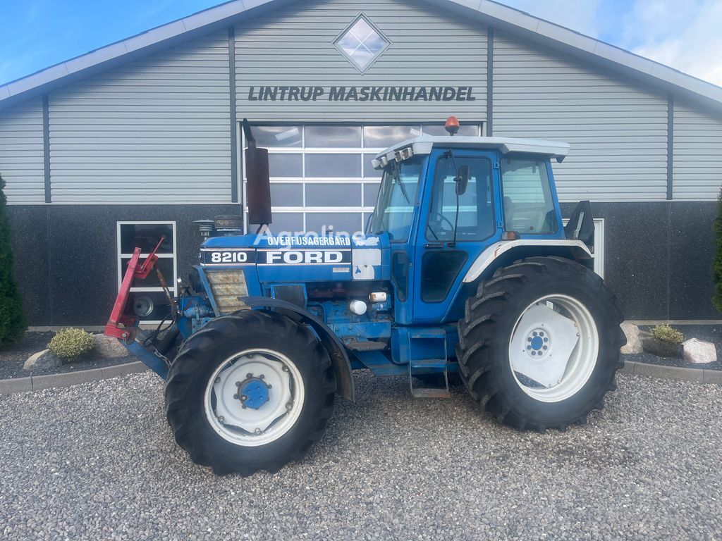 Ford 8210 Force II Med frontlift traktor točkaš