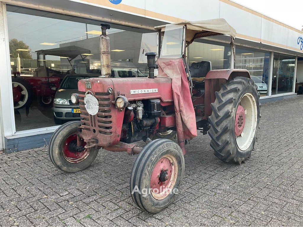 Prodaje se McCormick D432 traktor točkaš na aukciji