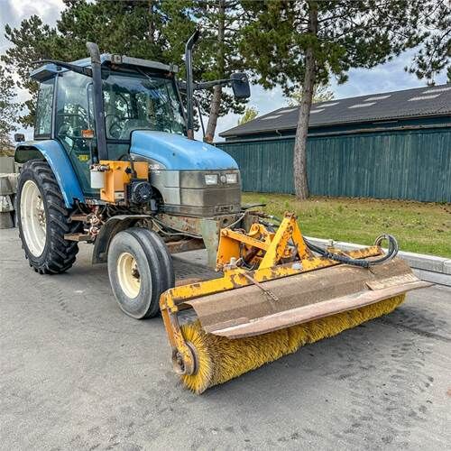 Prodaje se New Holland TS90 traktor točkaš na aukciji