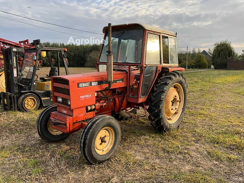 Prodaje se Renault 651 traktor točkaš na aukciji