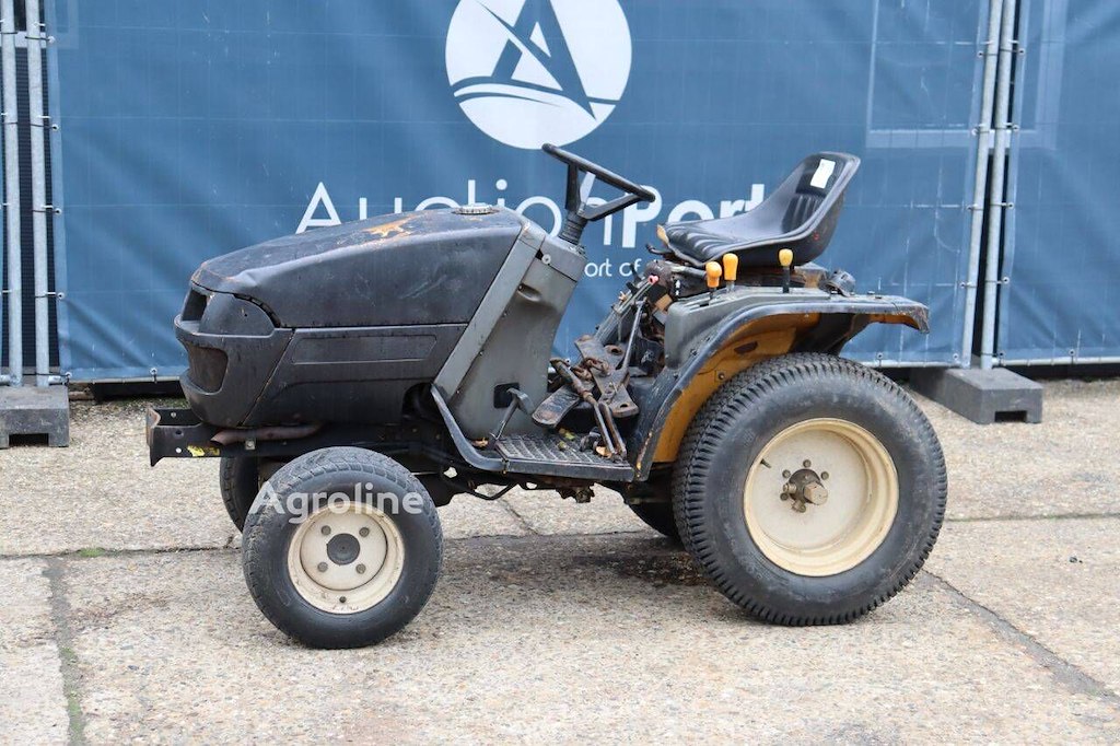 Prodaje se Yanmar Ke-100 traktor točkaš na aukciji