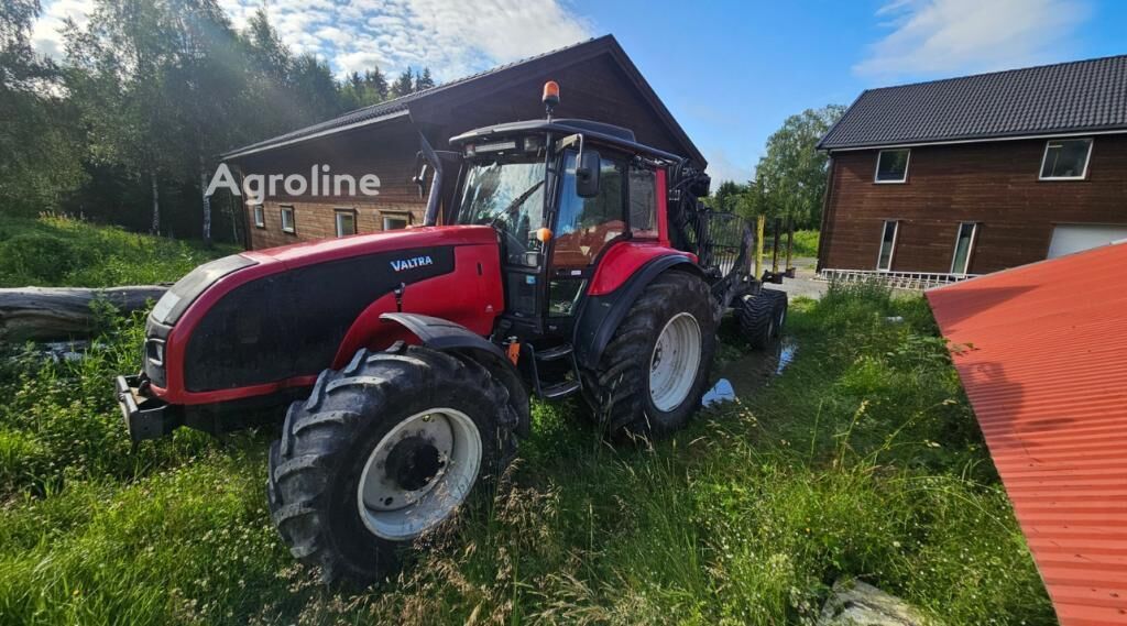 Prodaje se Valtra T 190 - Med Palms 10U tømmerhenger traktor točkaš na aukciji