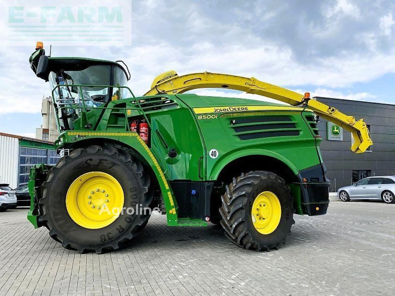 John Deere 8500 krmni kombajn
