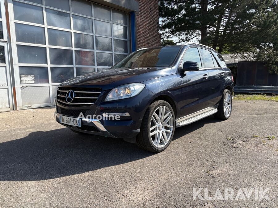 Prodaje se Mercedes-Benz ML350 tanjiraču na aukciji