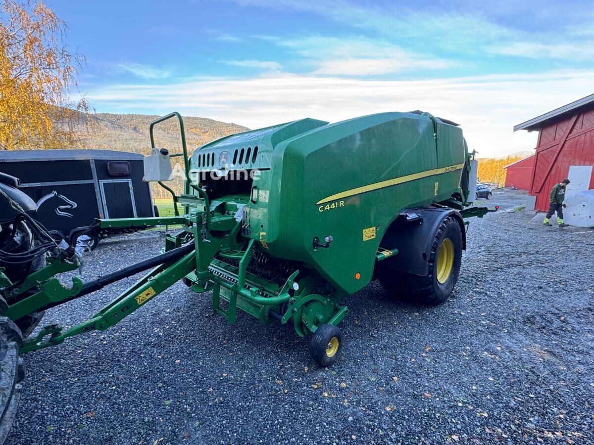 Prodaje se John Deere Johan Deere C441 R balirku za četvrtaste bale na aukciji