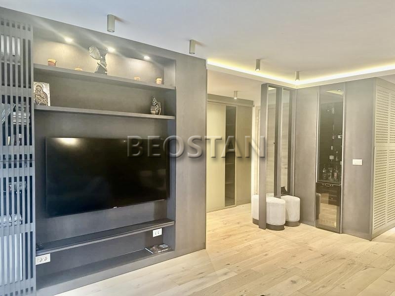 Novi Beograd - Sqare 43 #64632 2.000 €