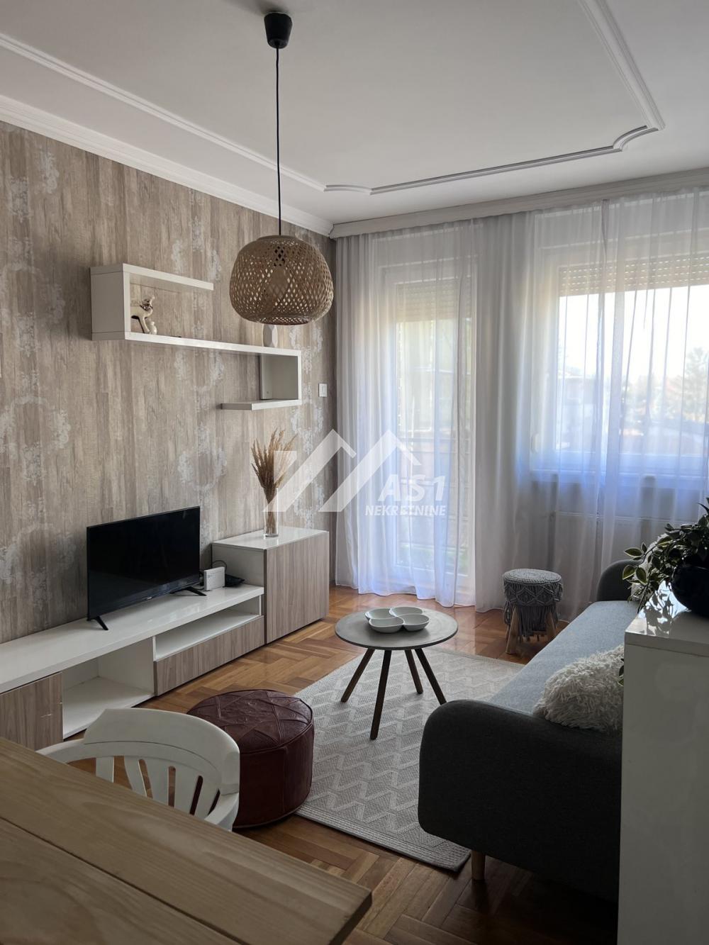 Izdajem LUX trosoban stan na Bulevaru Oslobodjenja !!! niski troškovi ID#3886 600 €