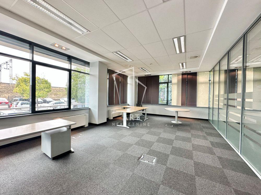 Prostran i svetao p.prostor, u poslovnoj zgradi ID#16535
2.000 €