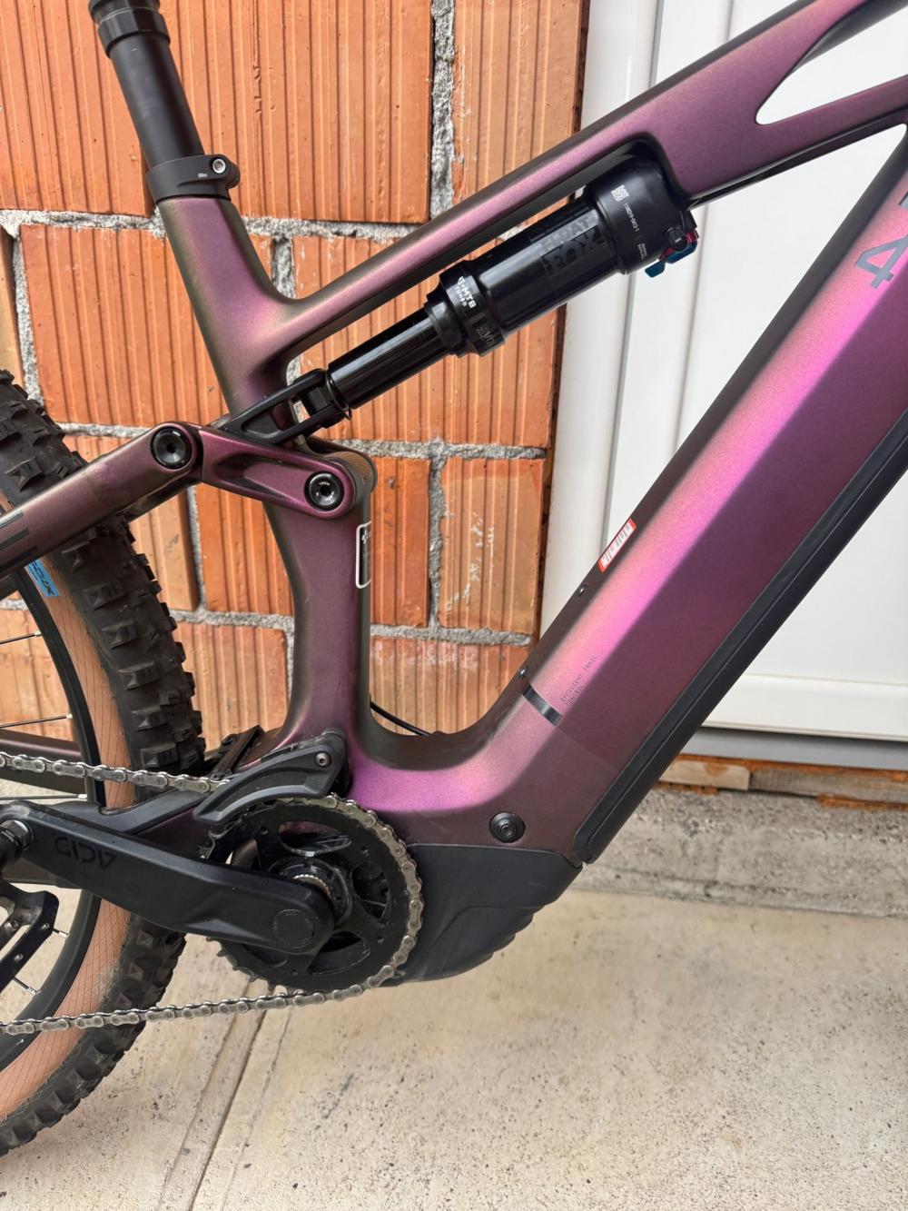 Cube stereo hybrid one44 hpc slx 800 molotov 2025