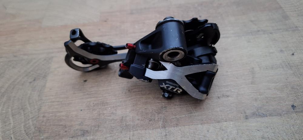 Zadnji menjač Shimano Deore XTR RD-M971 9s