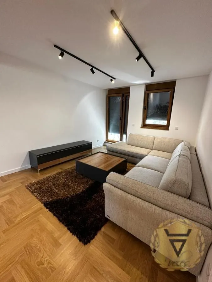 Izdavanje, trosoban stan, 80m², Stari Grad, Beograd