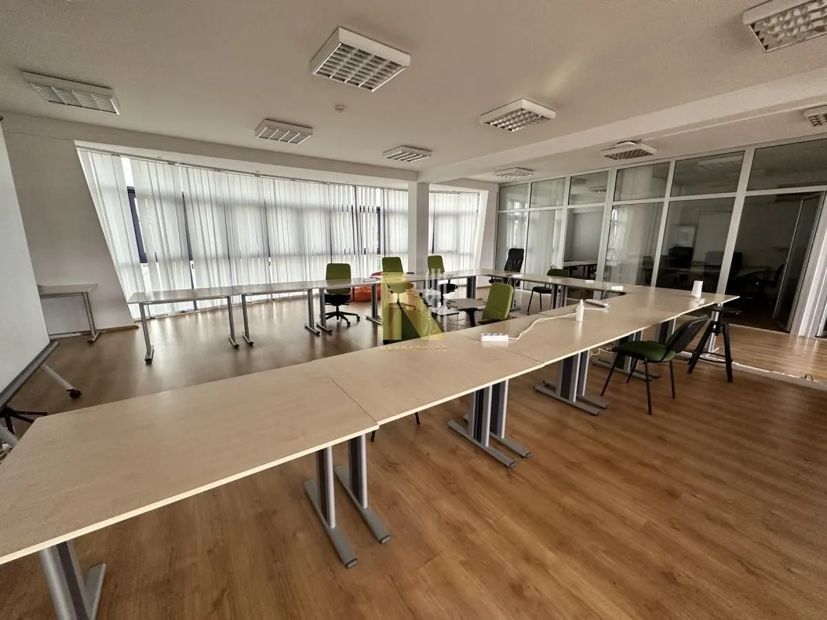 Izdavanje, poslovni prostor, 1000m2, Adamovićevo Naselje, Novi Sad, Novi Sad