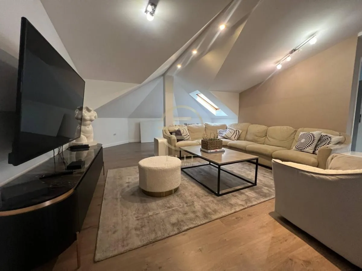 Izdavanje, četvorosoban stan, 189m2, Spens, Novi Sad, Novi Sad