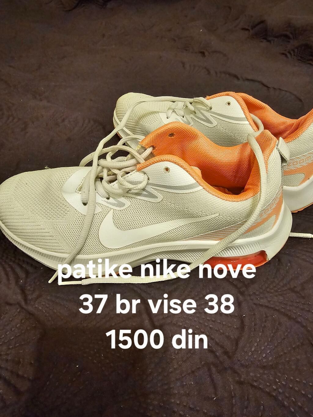Nike patike za trčanje/rekreaciju. Boja: bež sa narandžastim detaljima