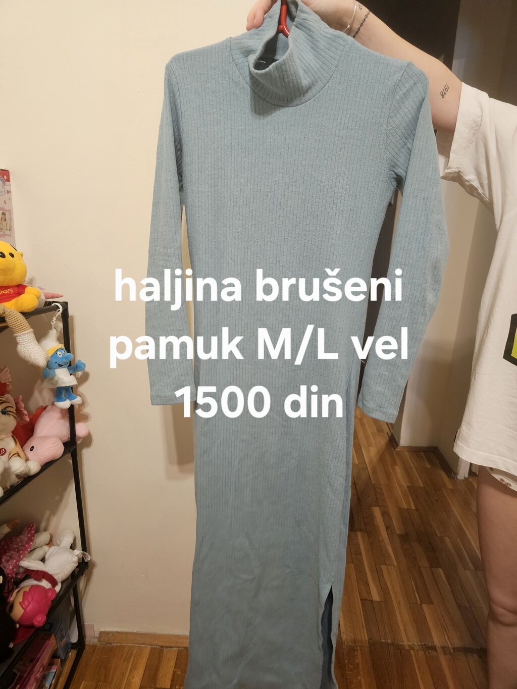 Haljina od brušenog pamuka, veličina M/L. Rebrasta tekstura, uski