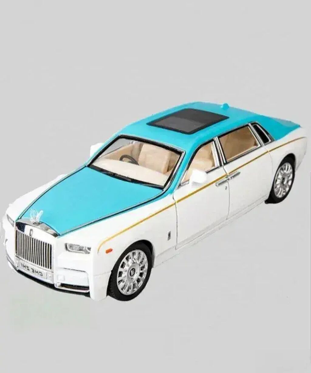 Rolls royce phantom sa plavim krovom. rolls royce phantom sa plavim