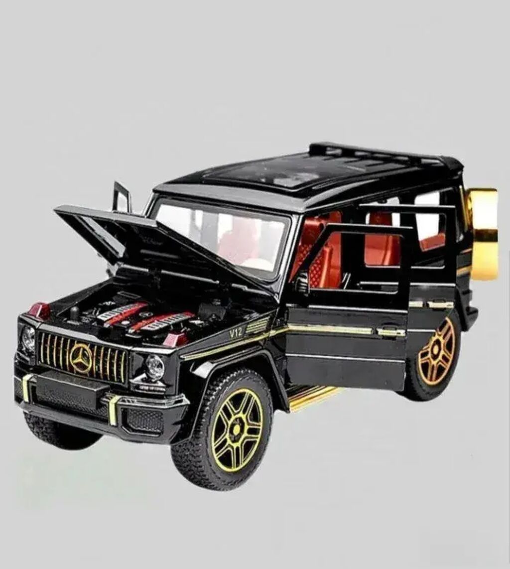 Mercedes g63 crni 1:18 metalni sa svetlecim farovima. mercedes g63