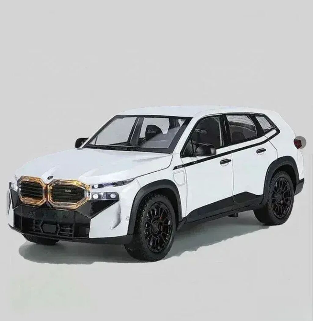 Bmw xm plavi 1:24 metalni sa svetlecim farovima. bmw xm plavi 1:24
