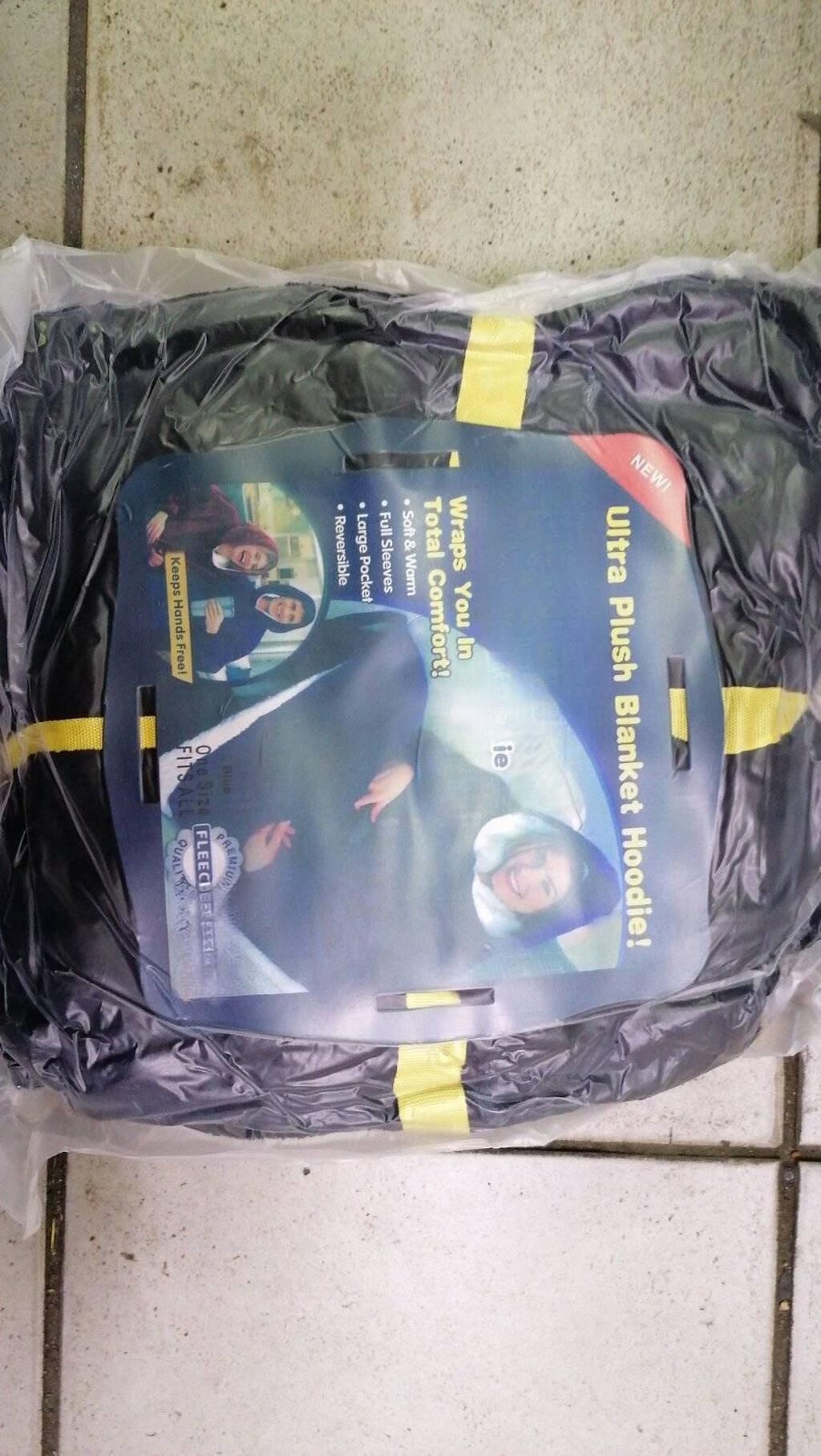 Plišani mekani ogrtač crni. plišani mekani ogrtač crni artikla je nov