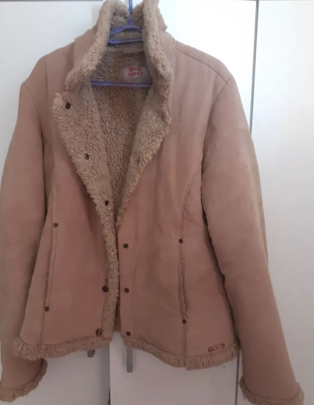 Ženska zimska jakna od veštačkog antilopa sa toplom „shearling”