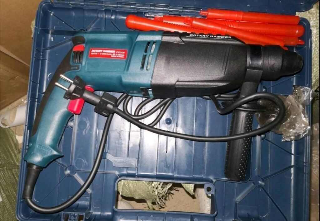 Hilti busilica u koferu 800w- novo. hilti busilica u koferu 800w- novo