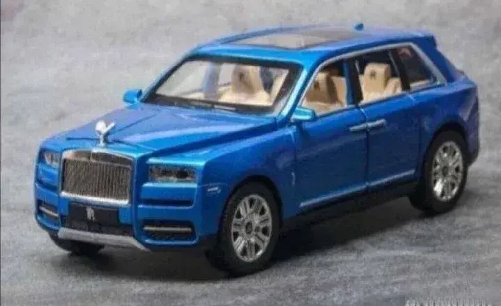 Rolls-royce cullinan blue edition luksuzni suv model 1:24. rolls-royce