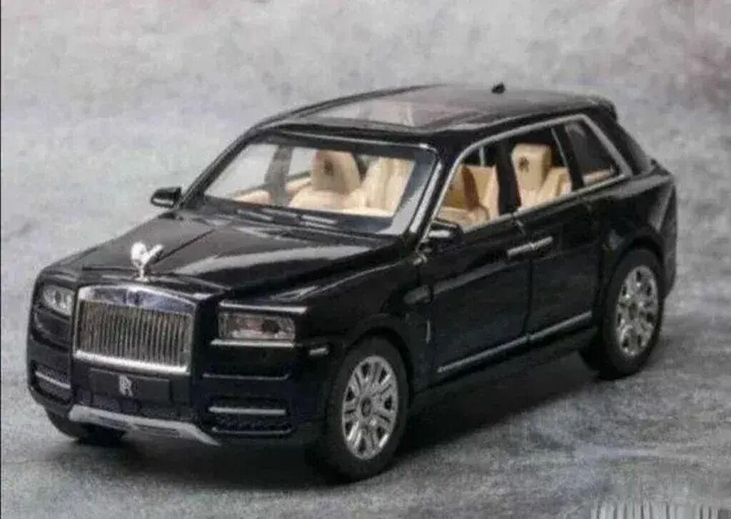 Rolls-royce cullinan midnight black detaljni suv model 1:2