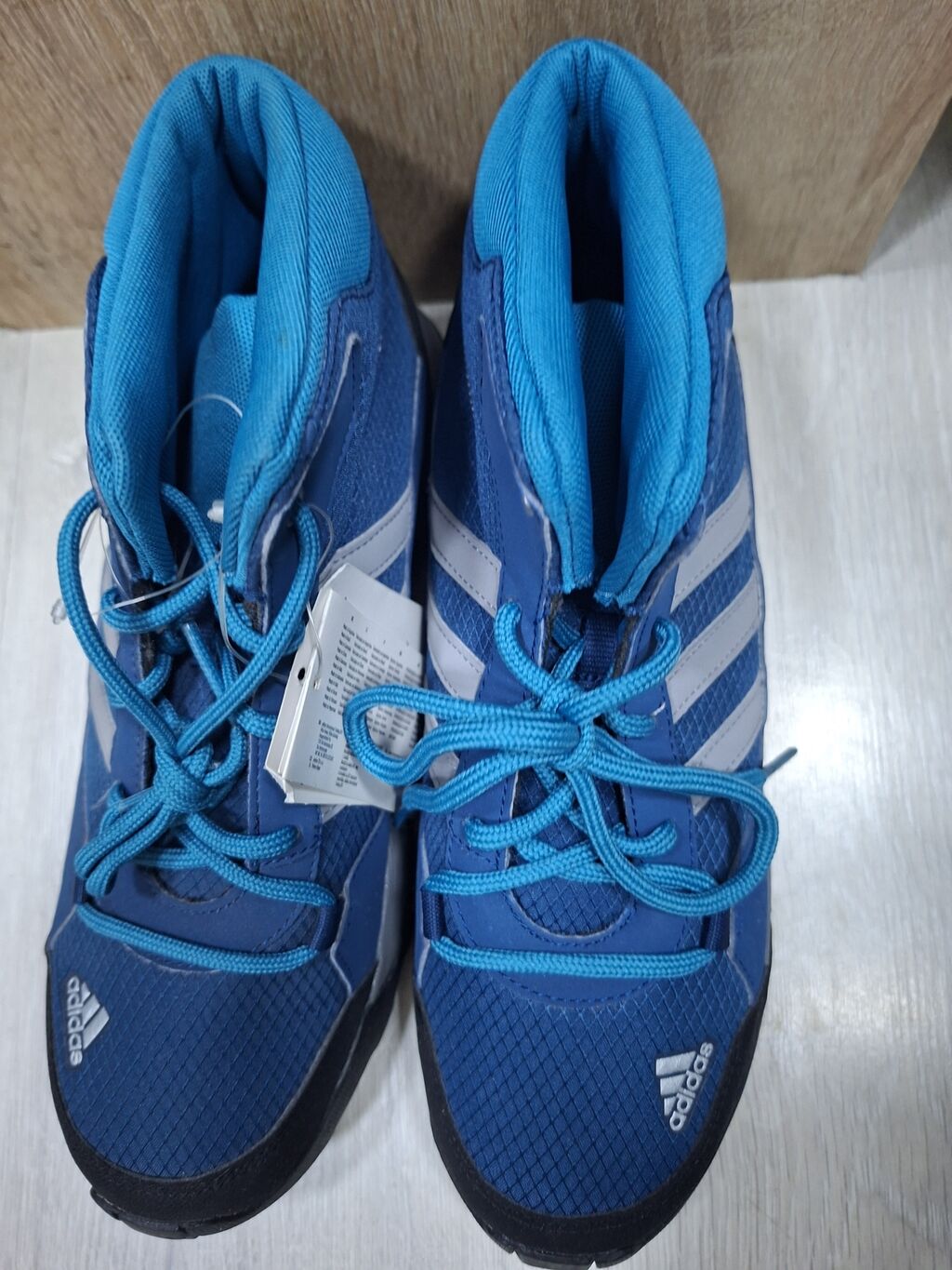 Adidas, 39