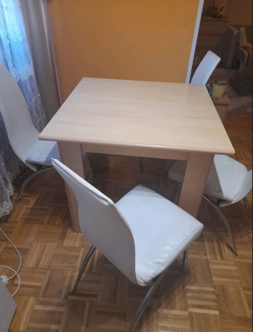 Set za trpezariju + zidni sat + zavesa (tri odvojene stavke) 1)