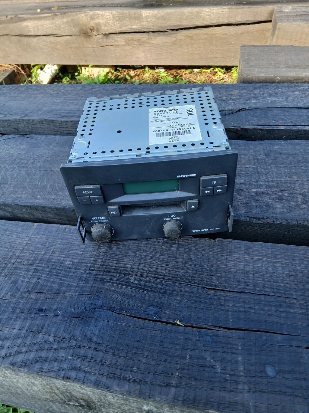 2 kom. 60e Volvo fabrički auto radio/CD plejer HU-605 - Originalni
