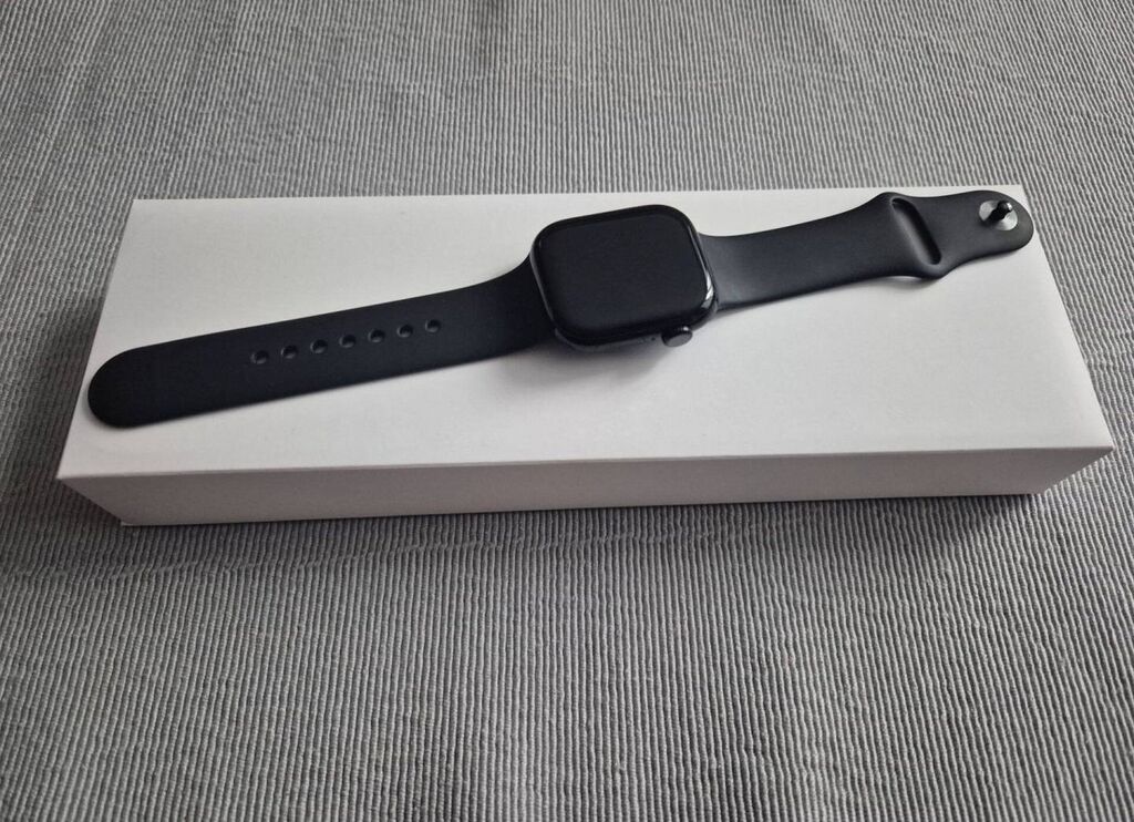 Apple Watch Series 10 GPS, 42mm Cosmos црно алуминијумско кућиште