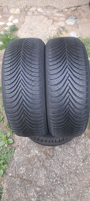 205 60 R16 Michelin. Prodajem 2kom polovne zimske auto gume dimenzije