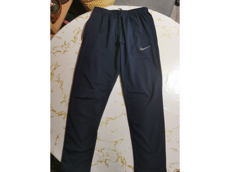 26. NIKE VRHUNSKE MUSKE TRENERKE vel L