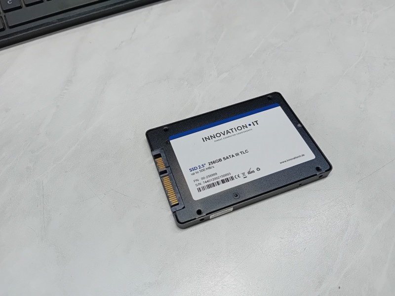 ssd 256gb sataIII Innovation it ispravan 2,5