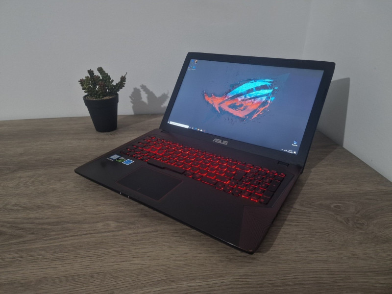 Asus FX- i5-7300HQ - 12GB - 1TB - 128 m.2 - GTX1050
