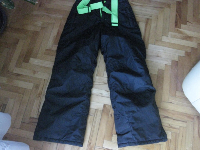 Orig. Y.F.K. crne ski pantalone kao nove .. 134-140