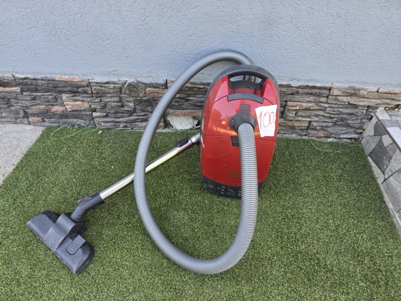 Miele S8310 PowerLine usisivač – kao nov, ispravan, vuč