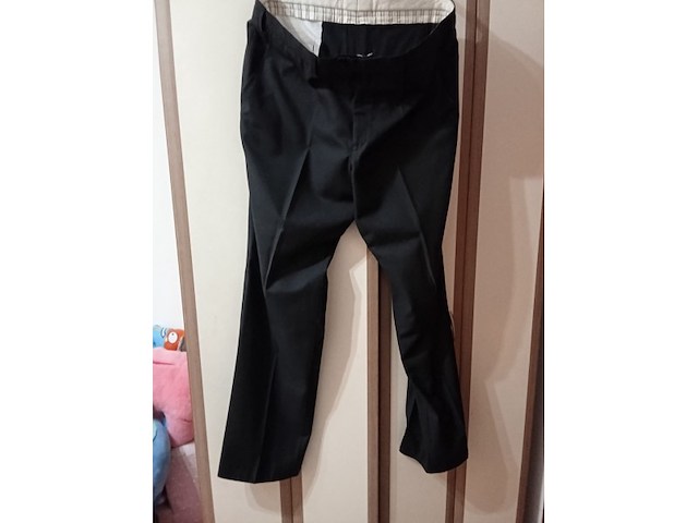 Muske svecane pantalone br 38 crne 2 komada