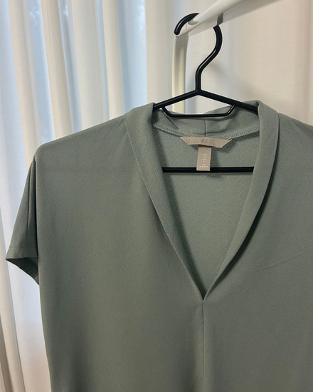 H&M elegantna bluza sa V-Izrezom