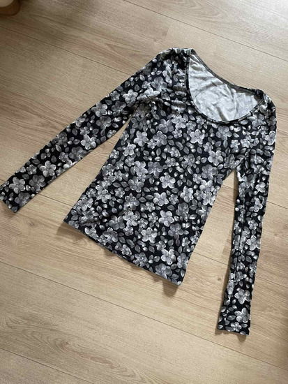 Black&white floral bluza uz telo