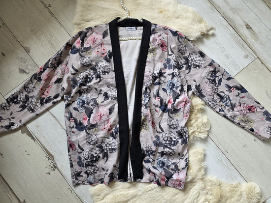 Only cvetni kimono 40