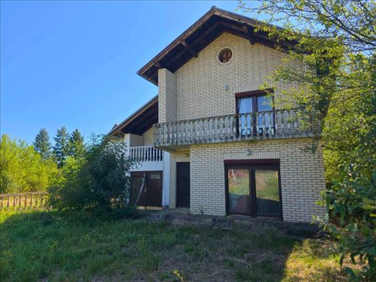 Kuća 156m2, 12 ari placa, uknjižena, hitna prodaja