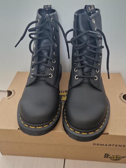NOVE DR MARTENS