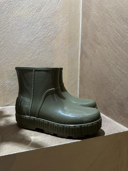 UGG cizme