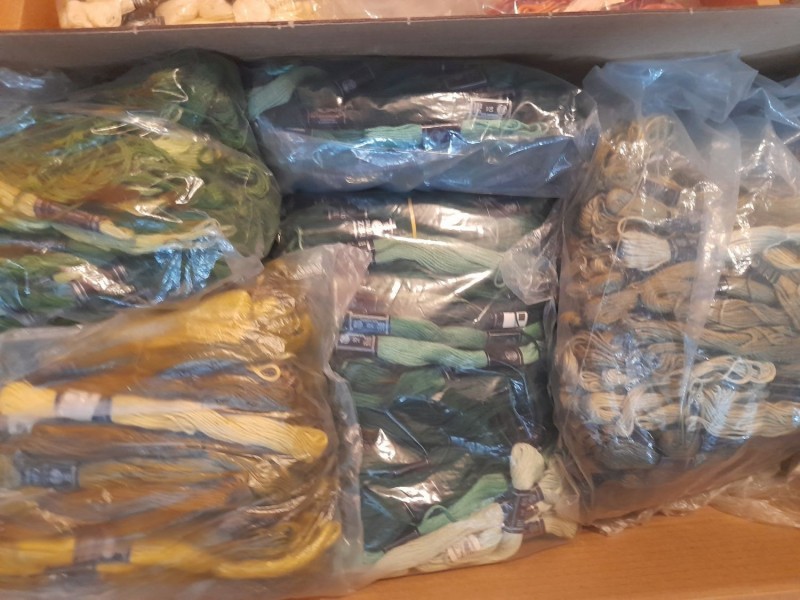 MEZ 20 komada original celih konaca za vez Wiehler