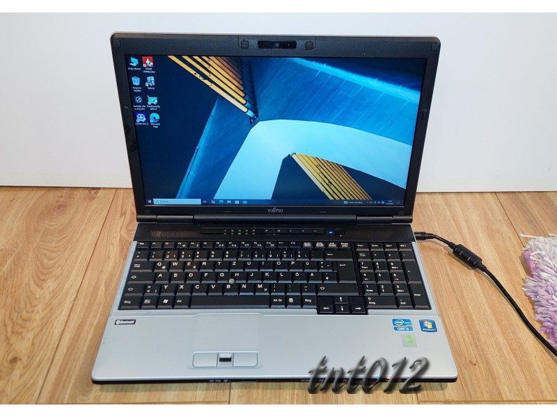 == FUJITSU E781 = Intel i5-2410M = 4Gb = 15,6 HD+ ==